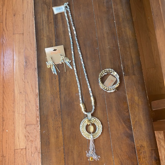 Treska | Jewelry | Treska Silvertone Goldtone Metal 3piece Matching ...